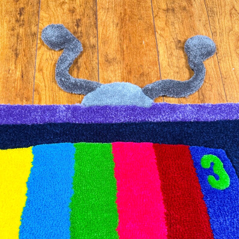 Old School CRTV W/ Bunny Ear Antenna No Signal Screen Floor Rug 100% ...