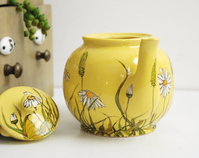 Ready to Ship - Yellow Teapot - Grass Fields and Daisies - Etsy