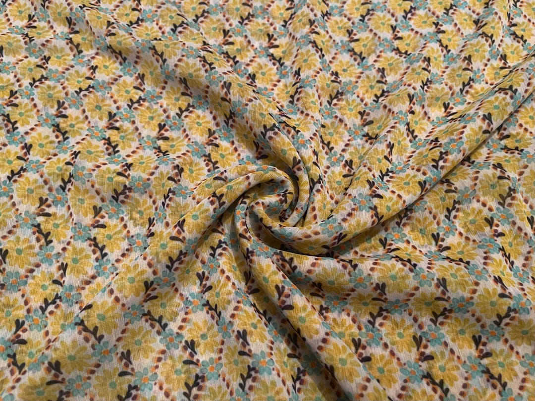 Chiffon With Crinkle Texture Fabric Daisy Florals Pattern 2-3/4 Yards ...