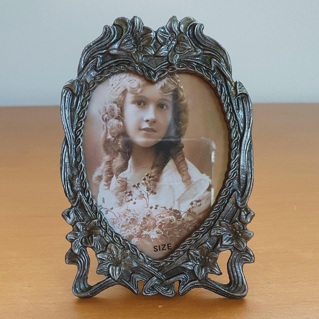 Small Metal Heart Frame - Etsy