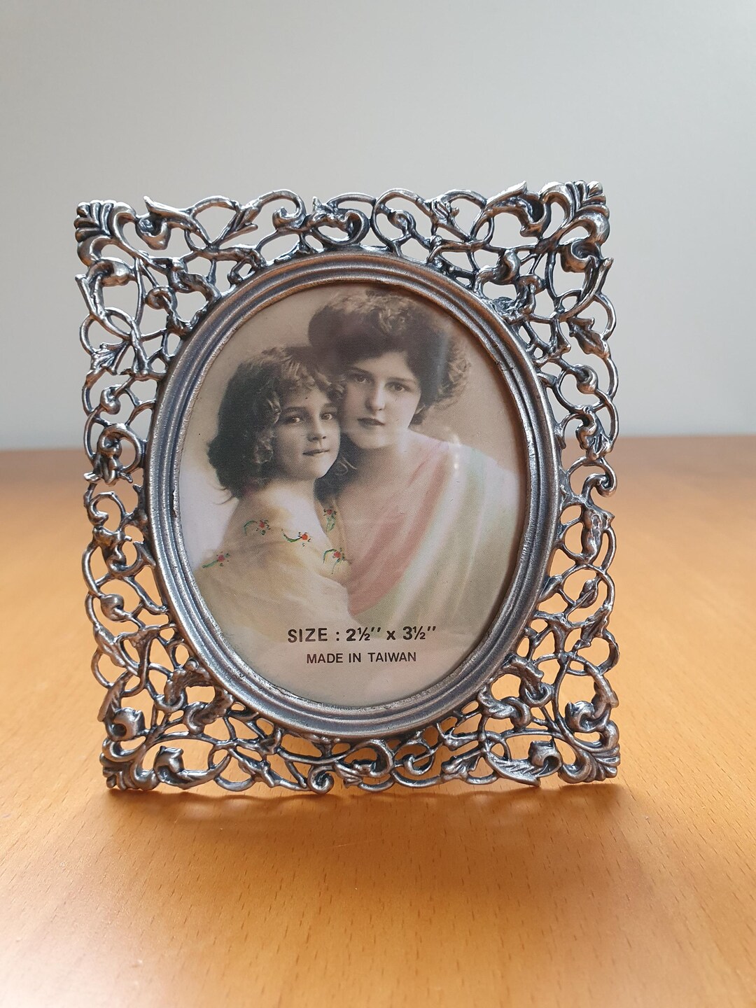 Small Metal Oval Frame With Decorative See Through Edge - Etsy