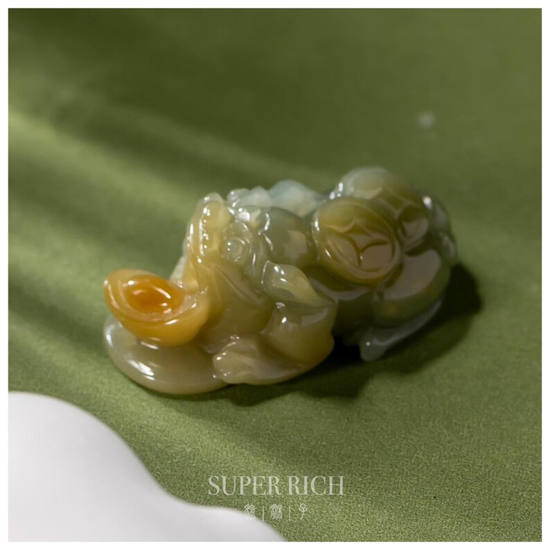 Hand-carved Pixiu Charm 天然翡翠貔貅, Certified Grade A Jadeite Pendant ...