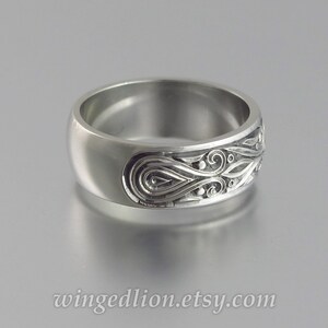 The PRINCE CHARMING 14k White Gold Mens Wedding Band With Emerald - Etsy