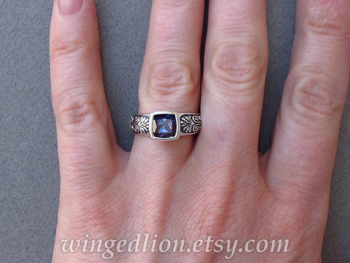 ALEXANDRA 14K Gold Ring With Alexandrite - Etsy