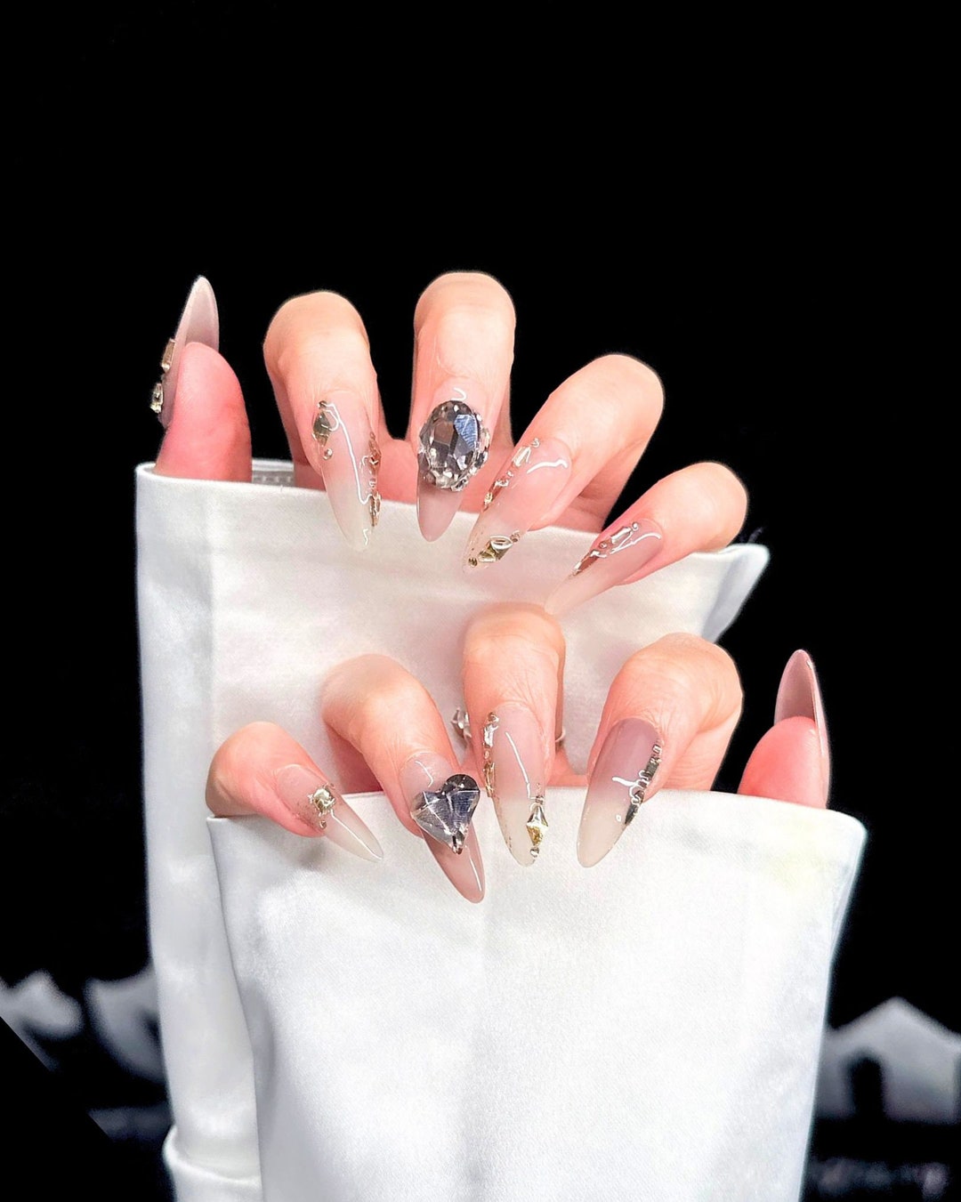 Rhinestone-embellished Transparent Long Press-on Nails Y2K Nails Art 3D ...