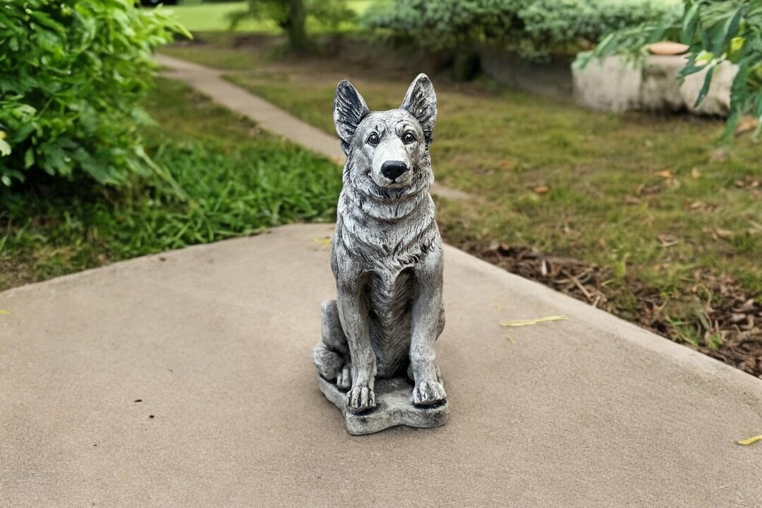Sitting German Shepherd Memorial Statue | Pet Loss Gift 14" | Garden ...