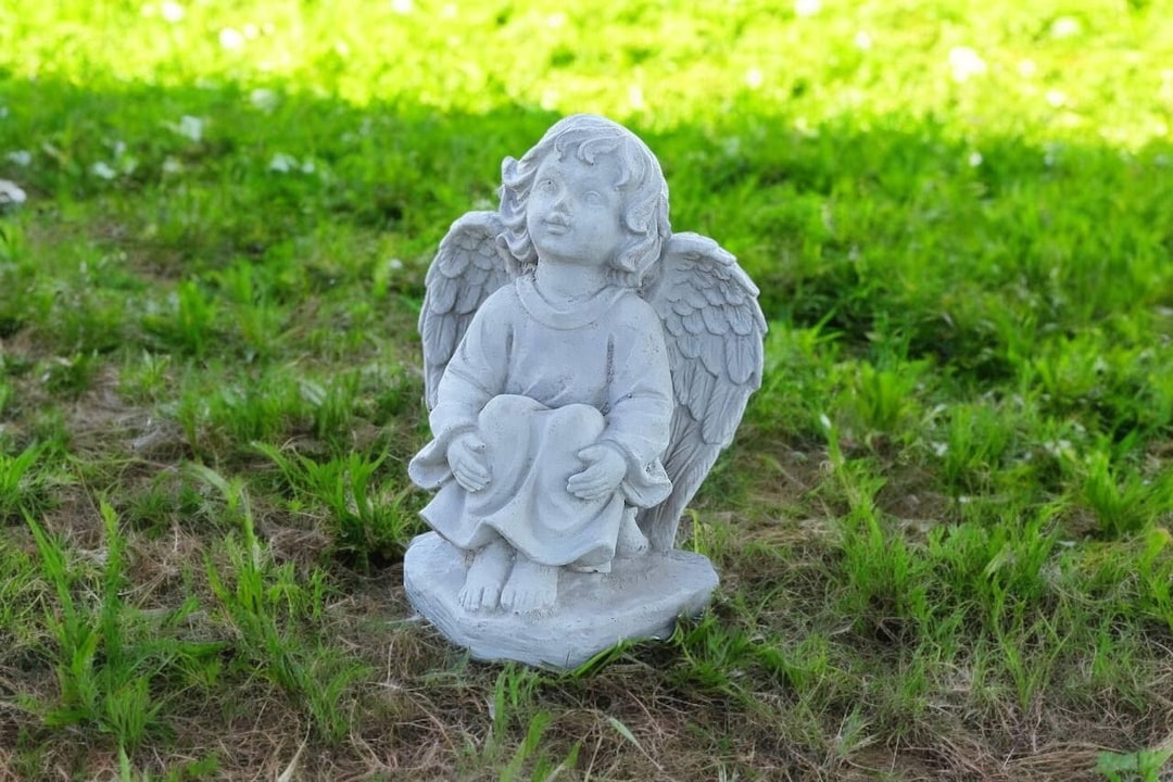 Angel Looking up Porch Statue | Stone Cherub With Hands on Knees Yard ...