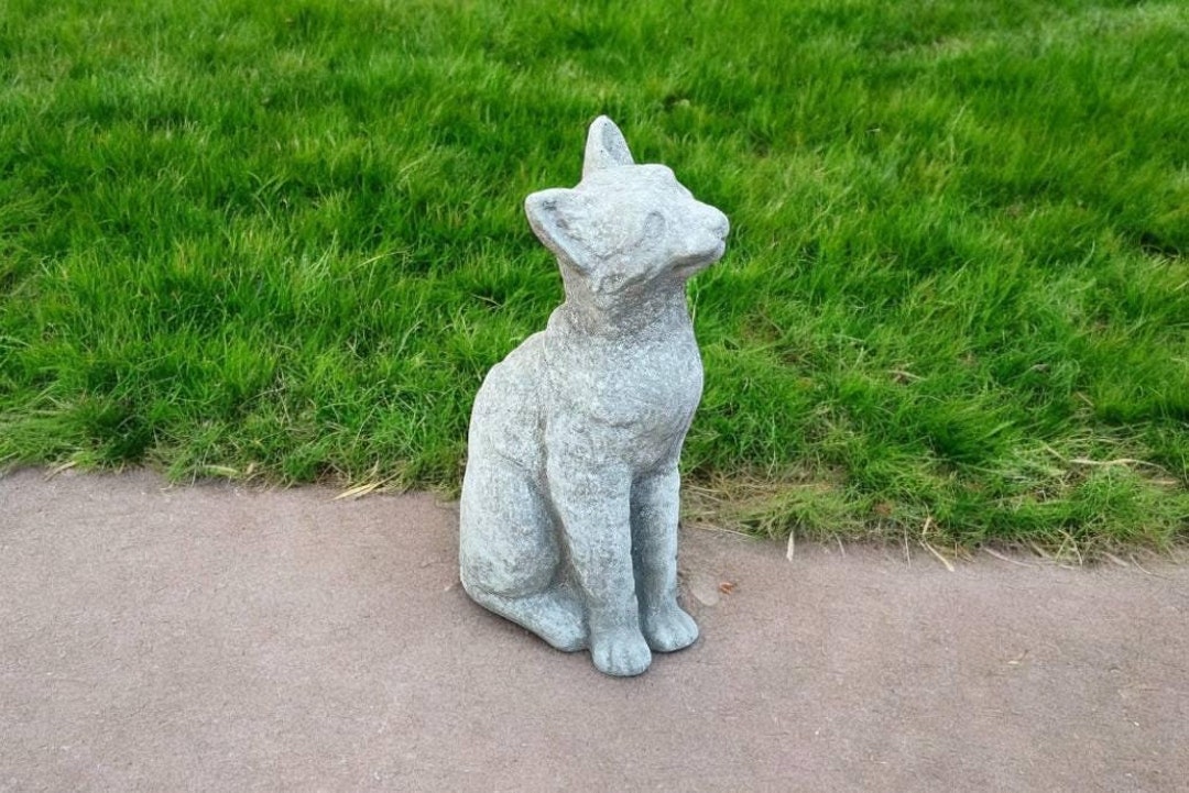 Stone Cat Looks up | Sitting Cat Figure 13" | Concrete Cat Sculpture ...