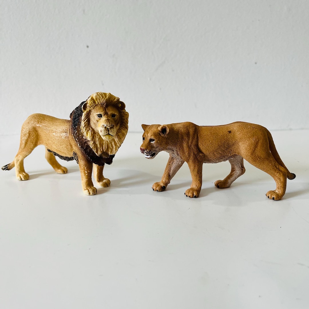 Retired Schleich Lion and Lioness Figure Figurine Imaginary Play Lot of ...