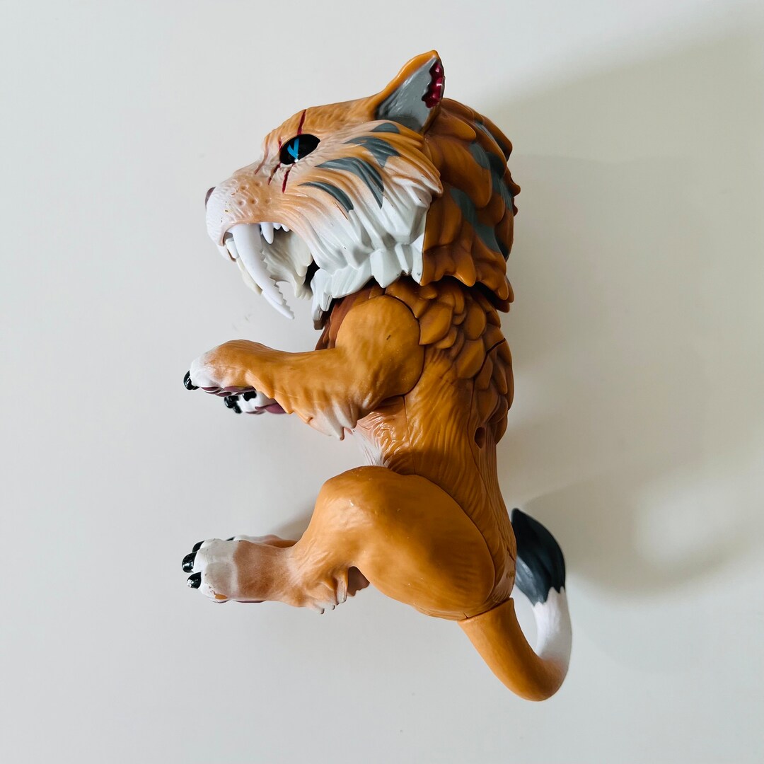 Wowwee Untamed Sabre Tooth Tiger by Fingerlings Bonesaw Interactive ...