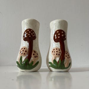 Vintage Arnel's Speckled Merry Mushroom Inspired Toadstool Mushrooms Salt and Pepper Shaker ...
