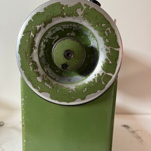 VINTAGE Swiss ELNA Supermatic Green Sewing Machine Model 50 - With Case ...