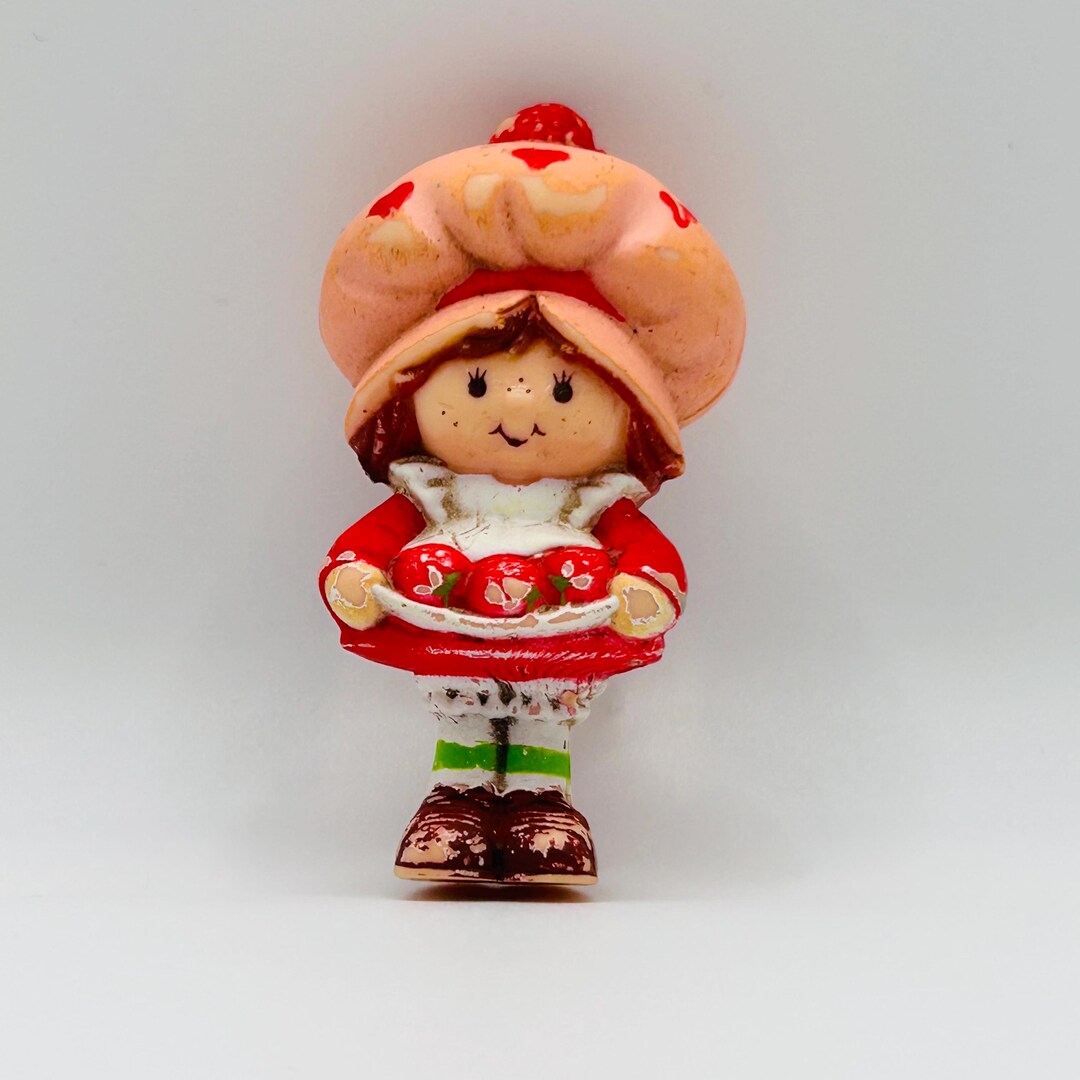 Vintage 1981 Strawberry Shortcake With Berries in Apron Strawberry Land ...