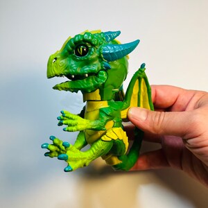 Retired Fingerling Interactive Untamed Electronic Pet Untamed Dragon ...