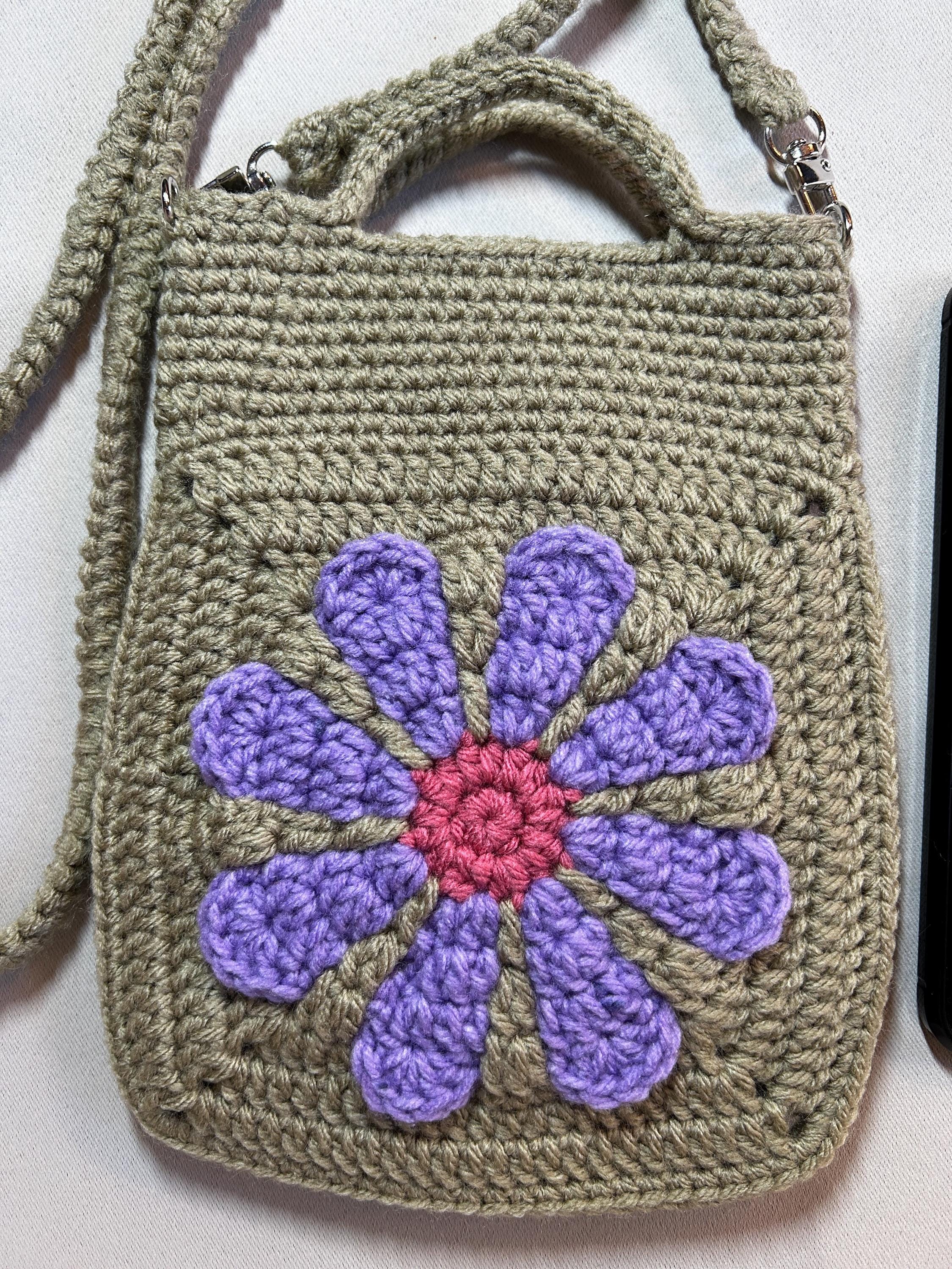 Pretty Retro Daisy Granny Square Phone Bag - Etsy