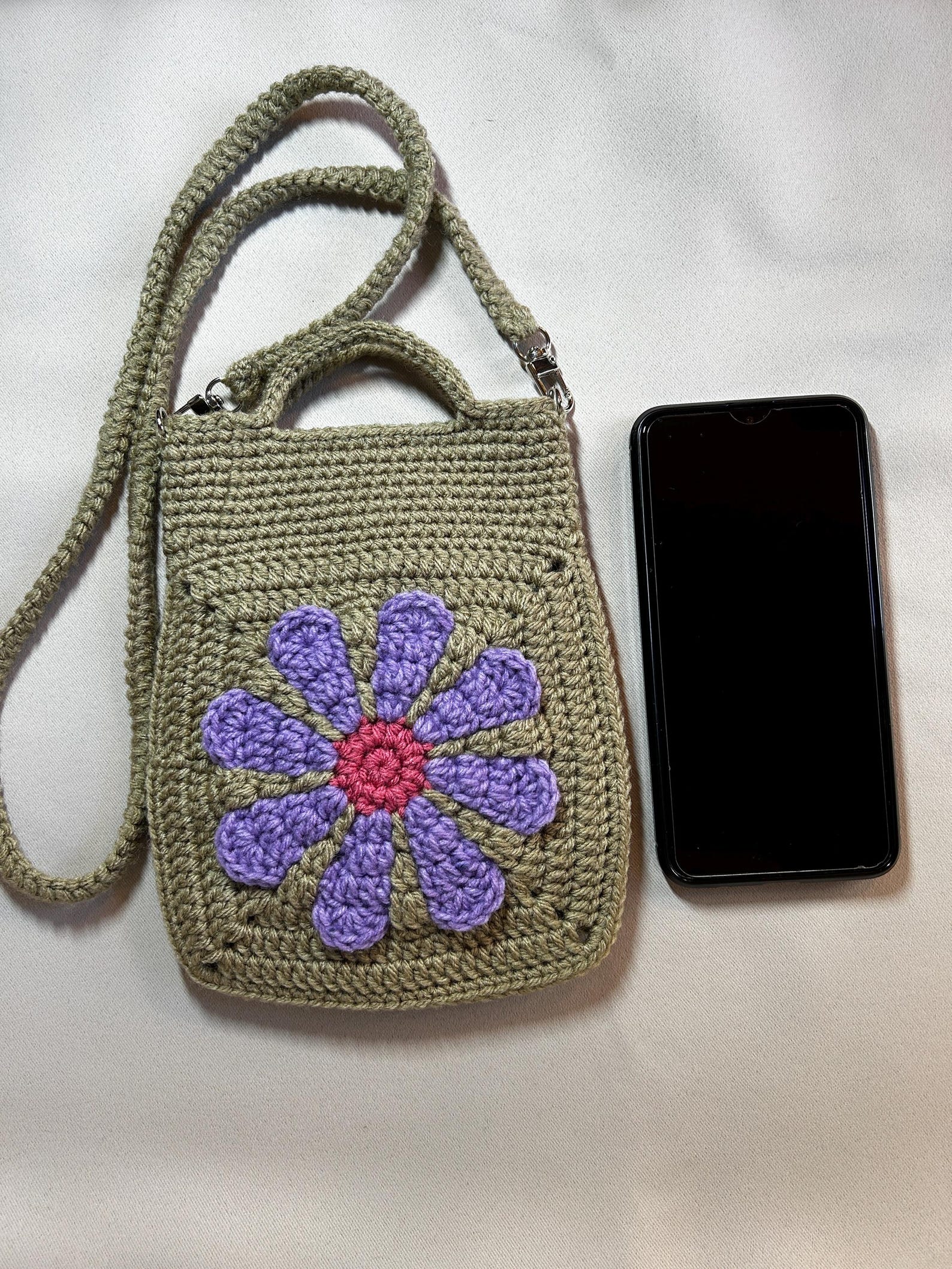 Pretty Retro Daisy Granny Square Phone Bag - Etsy