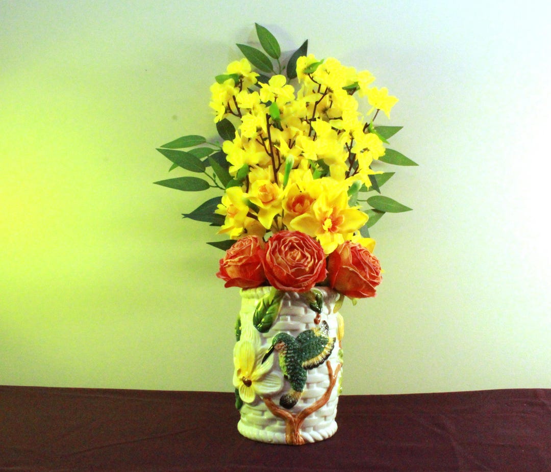 Vibrant Rose, Daffodil & Cherry Blossom Arrangement in Hummingbird ...