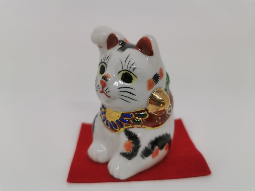 Japanese Beckoning Cat / Lucky Cat / Welcome Cat / Manekineko / Waving ...