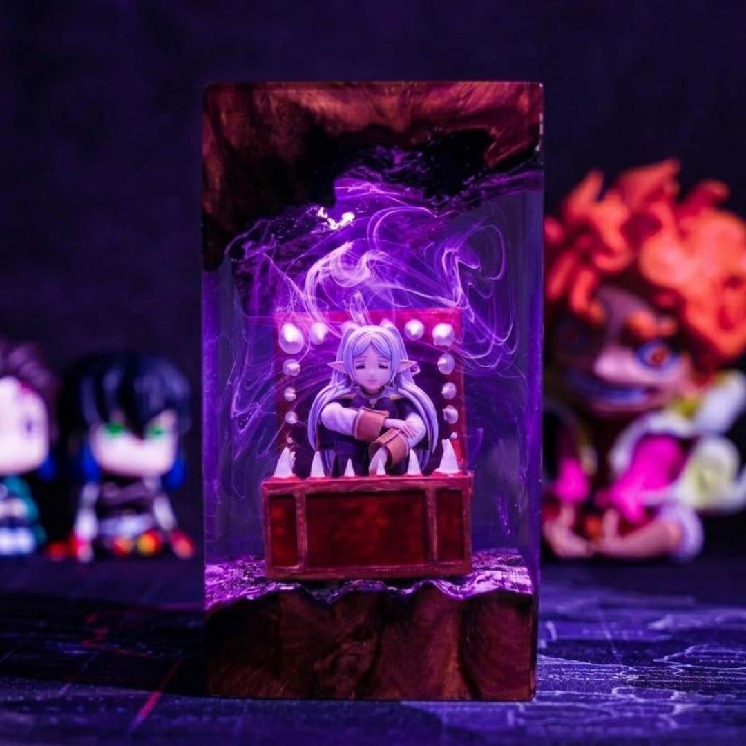 Frieren and Mimic Chest Resin Lamp, Frieren Beyond Journey's End Merch ...