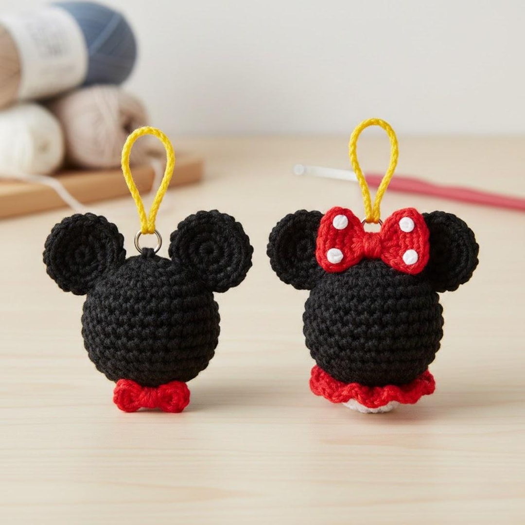 Mic.key Couple Crochet Keychain Pattern - Easy Crochet Dis.ney Couple ...