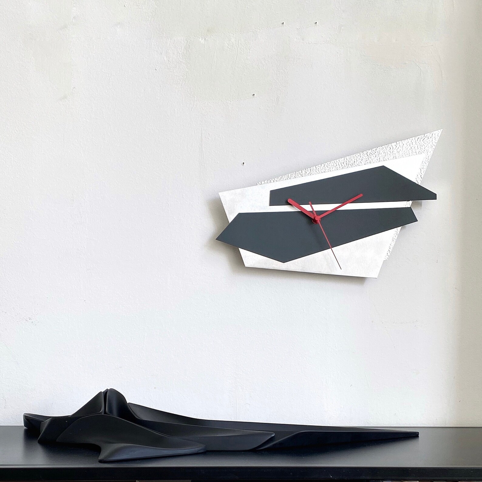 Gray & Silver Wall Clock With Pink Hands: Futurist Eccentric Design ...