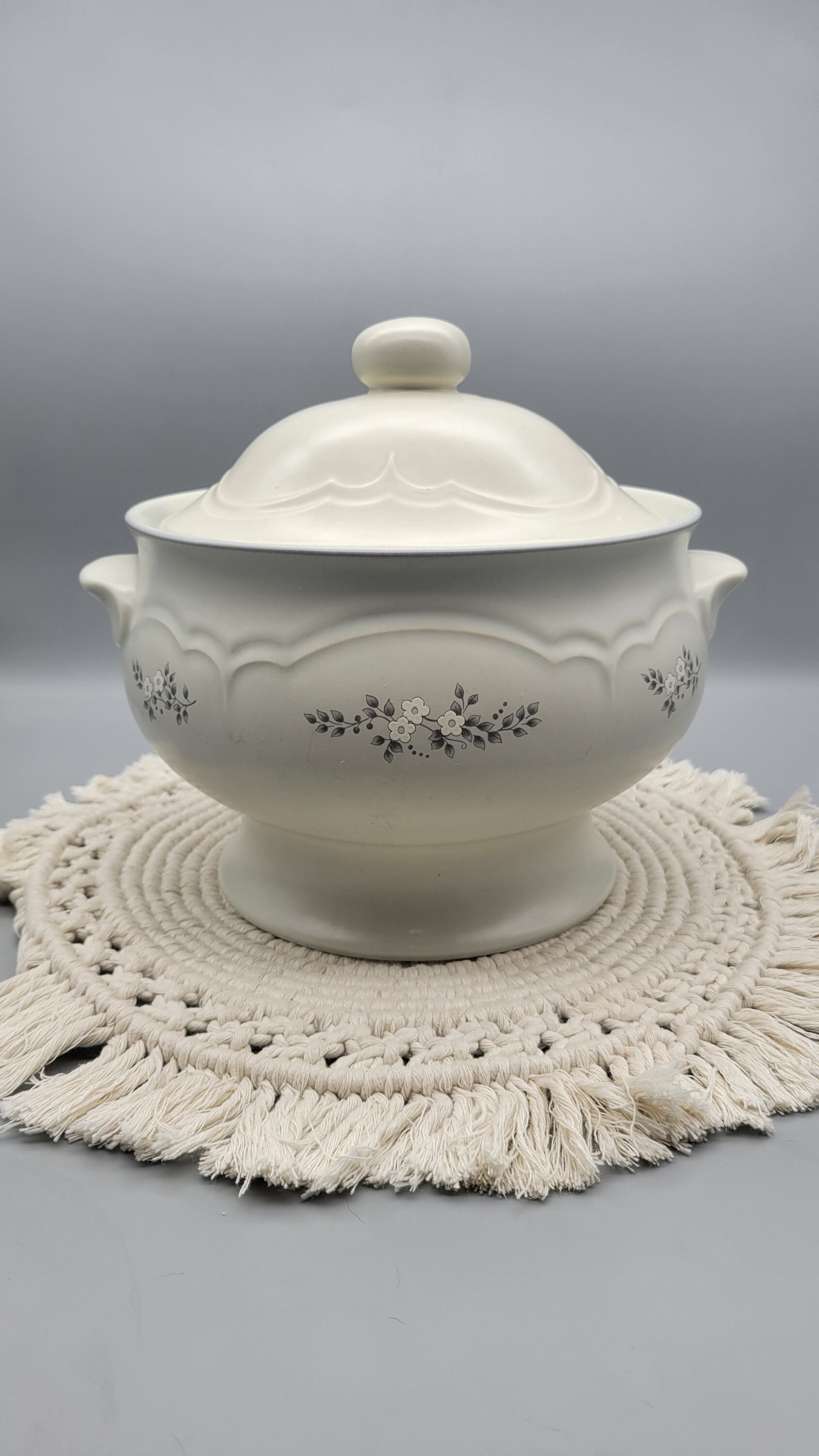 Vintage Pfaltzgraff Heirloom Pattern Soup Tureen and Lid Gray & White ...