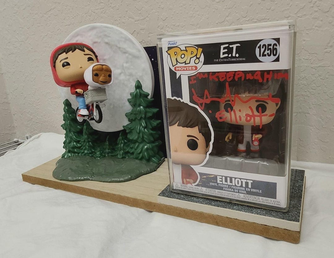 Pop-top DISPLAY: E.T. Elliot #1256 Signed Autographed by Henry Thomas W ...