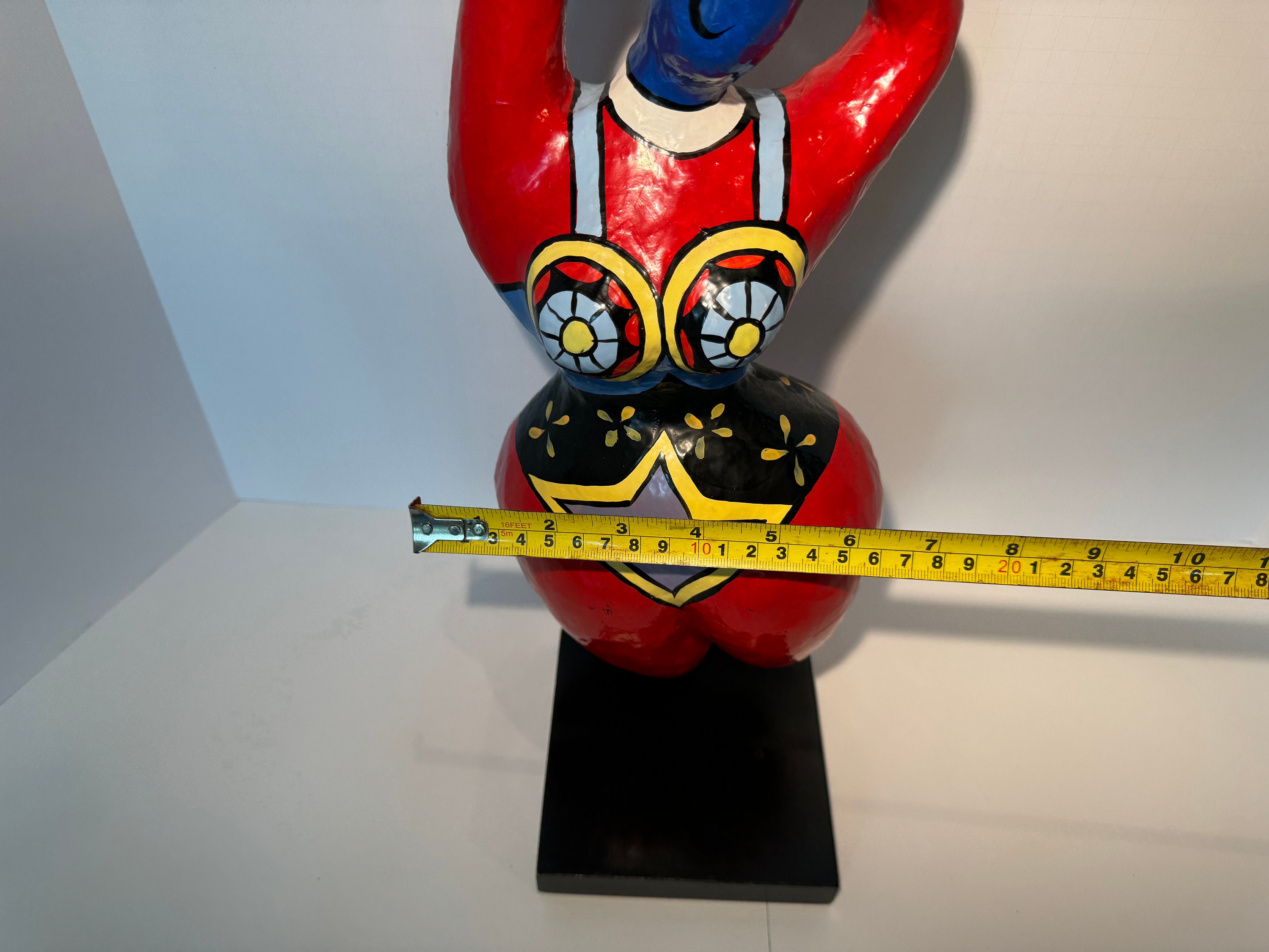 Modern Nana Figure Sculpture Feminine Colorful Curvy Woman Statue ...