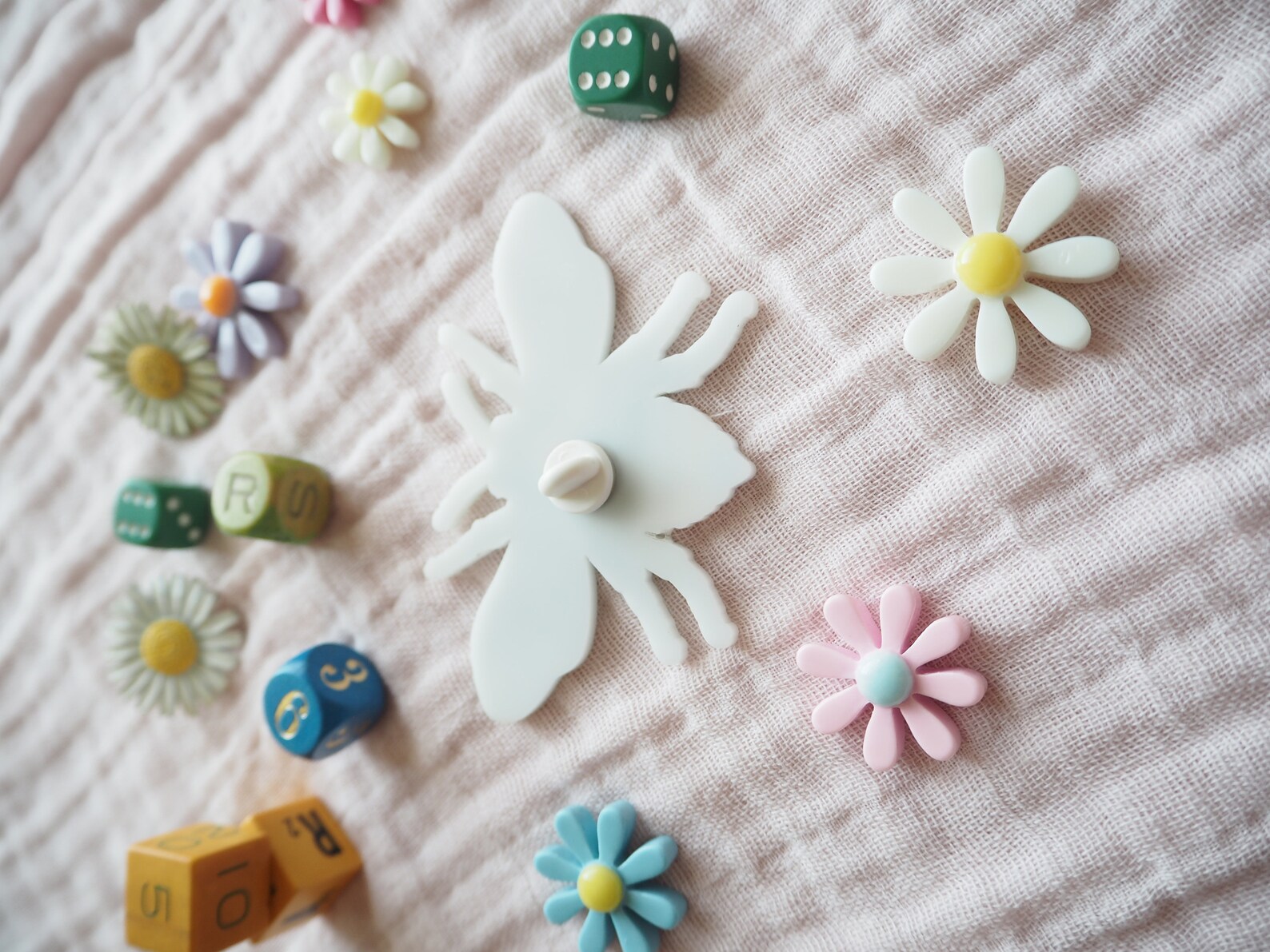 Honey Bee With Daisy Green Brown, Blue & Yellow Acrylic Pin Brooch ...