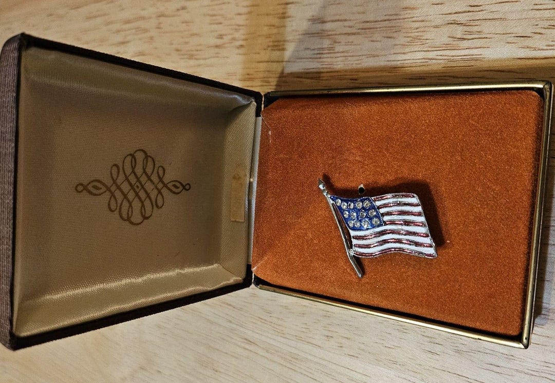 WOW! Beautiful Rhinestone Flag Pin Looks Great on Your Lapel Preowned ...