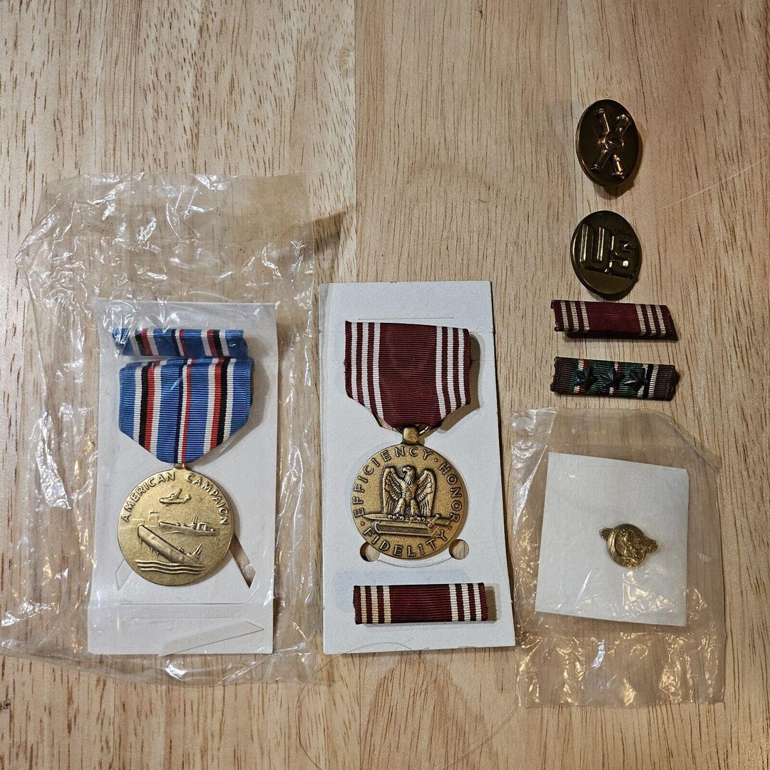 4 WWII Army Medals & 3 Ribbons - Good Conduct, American Theater,army ...