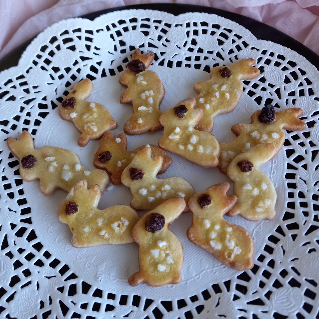 Traditional European Shortbread EASTER BUNNY Cookies "ausstecherle"; 12 ...