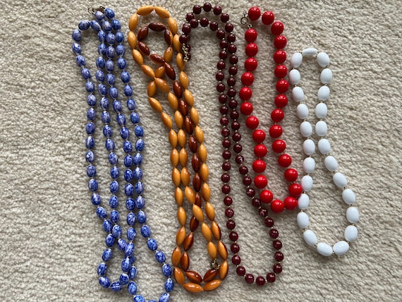 Lot 5 Vintage 1970s Plastic Necklaces, Monet, Boho, S… - Gem