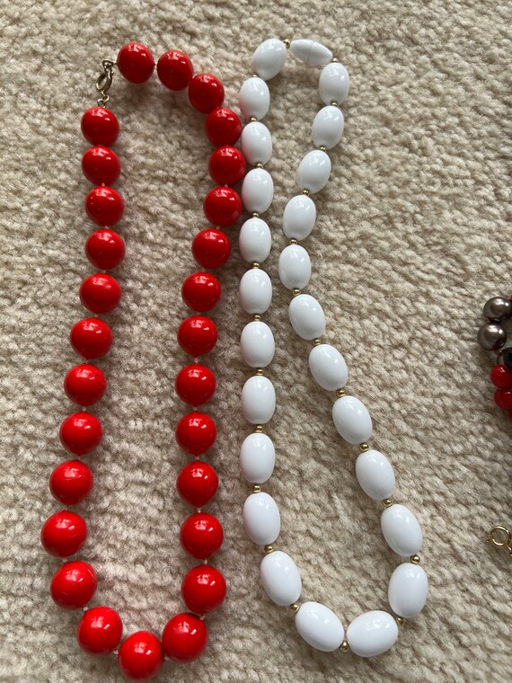 Lot 5 Vintage 1970s Plastic Necklaces, Monet, Boho, S… - Gem