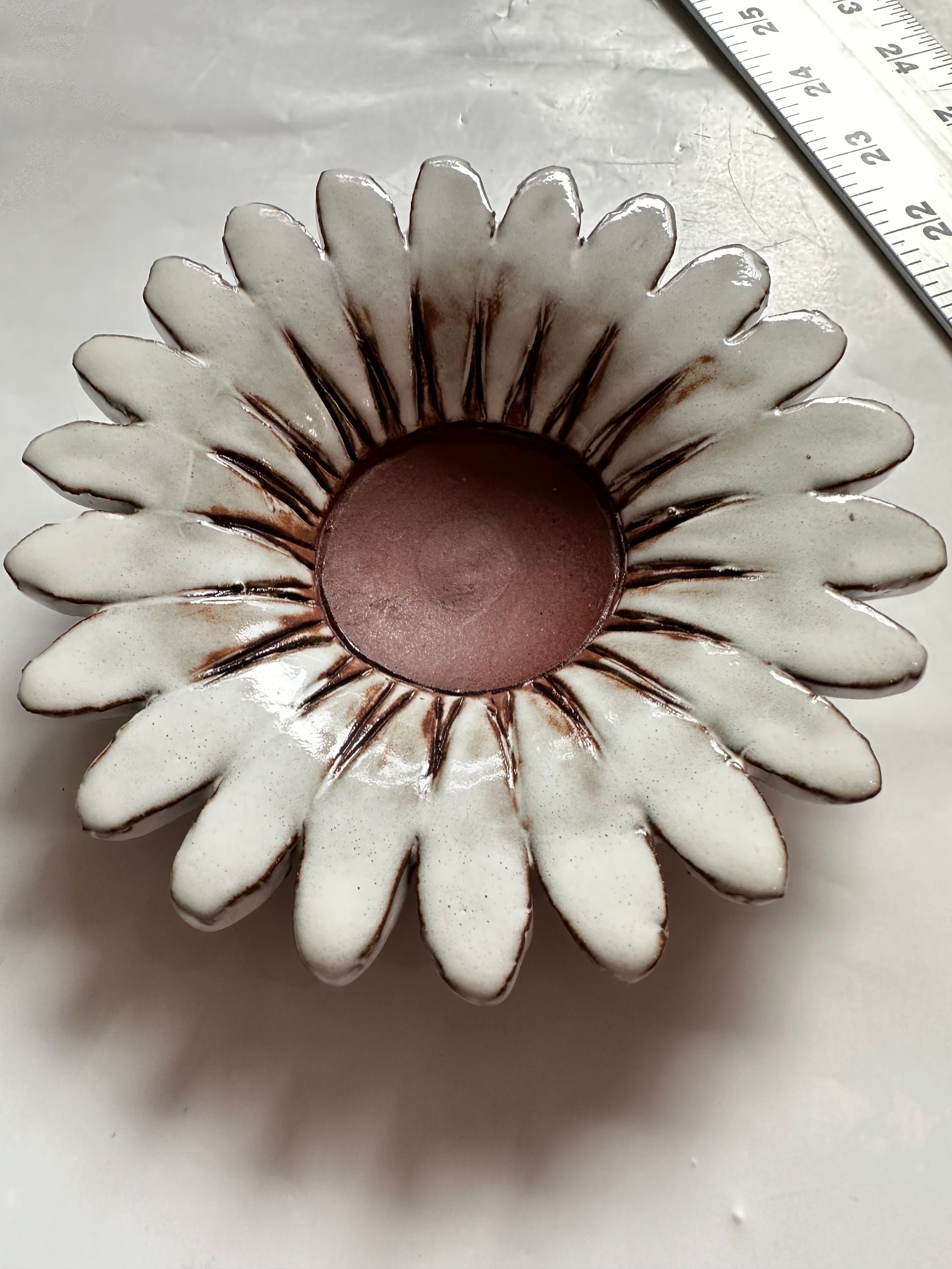 White Daisy Flower Butterfly Puddler Feeder - Etsy