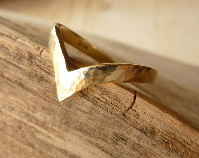 V Ring - Etsy
