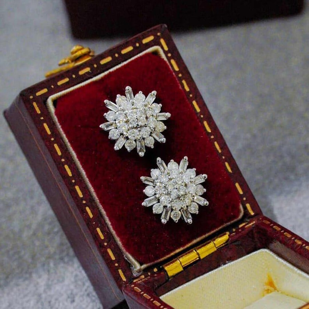 18K Gold Diamond Snowflake Earrings: Radiant Starburst Design - Etsy