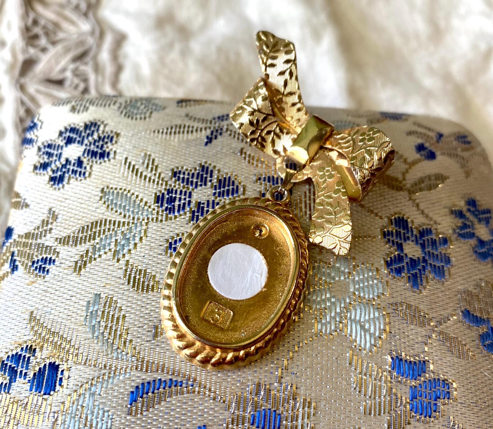 Gold Tone Photo Locket Bow Brooch, Picture Frame Holder Pin Romantic ...