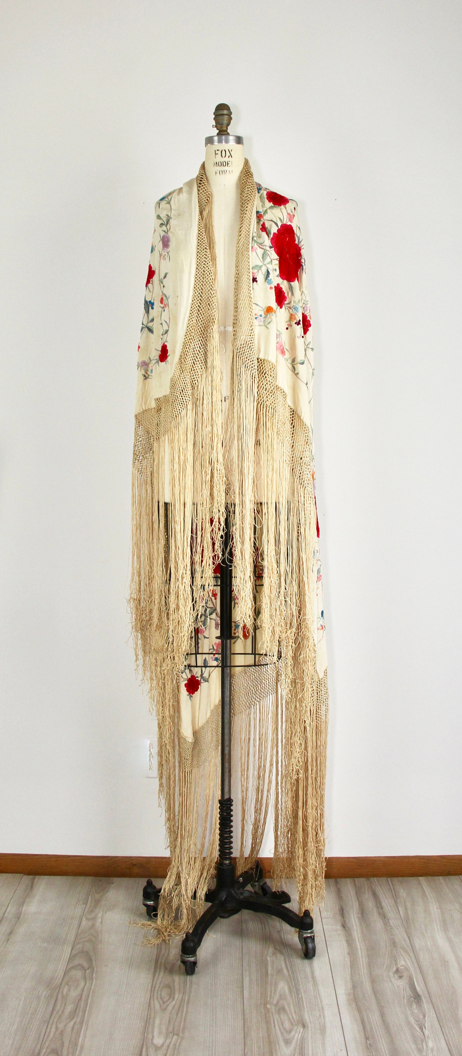 1920s Piano Shawl | Embroidered | Flapper | Macramé | Vintage Silk Wrap ...