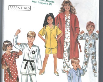 Uncut Vintage Simplicity Sewing Pattern 0017 Complimentary Shortie ...