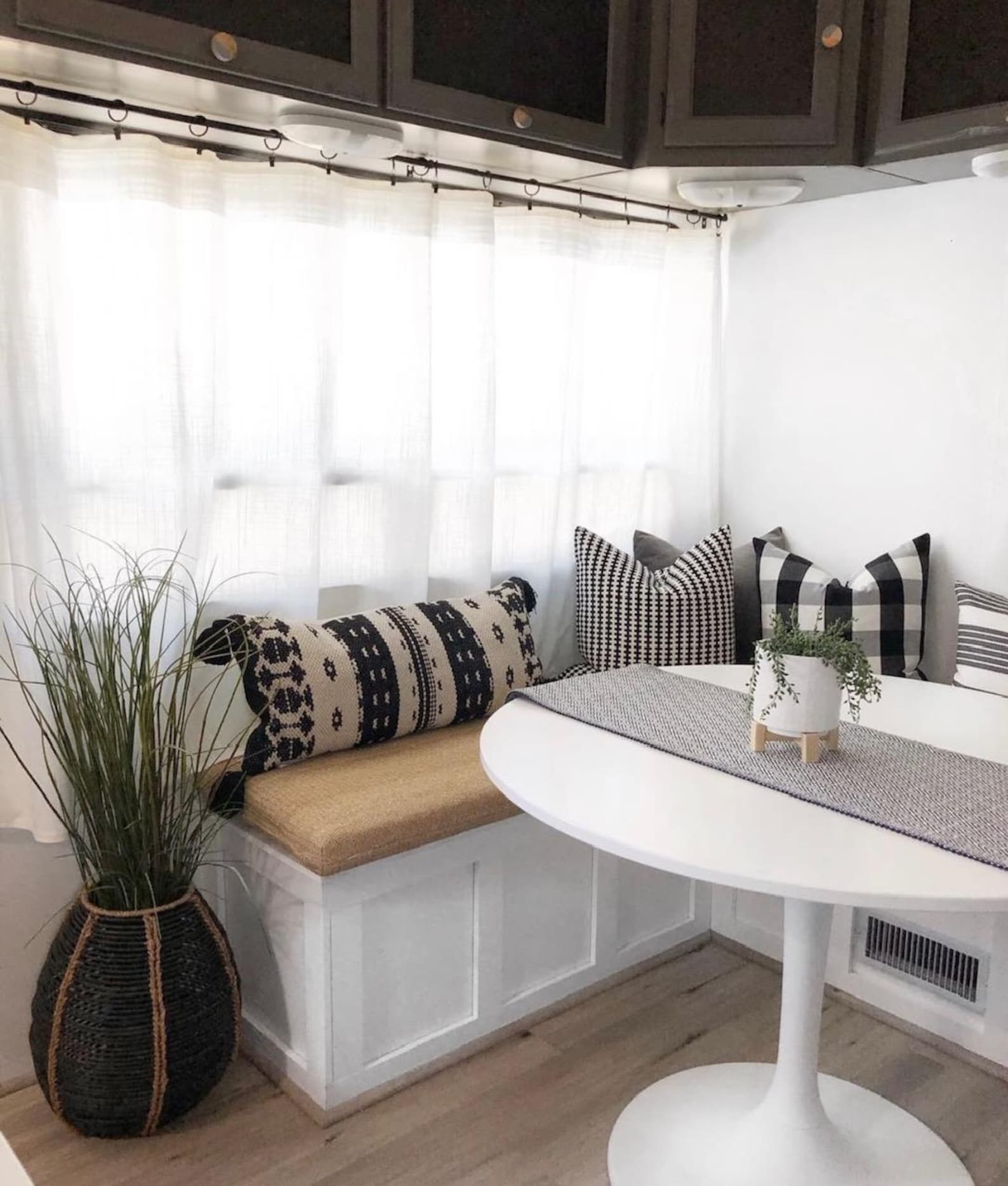 DIY Corner Banquette Bench With Flip up Storage Plan, Banquette Seating ...