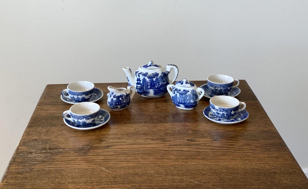 Blue Willow Child's Tea Set, Vintage 13 Pc Blue & White Toy China ...