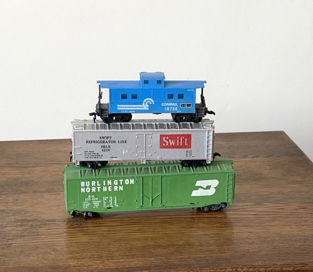 Lot of 3 Vintage HO Scale Plastic Railroad Train Box Cars and Caboose ...