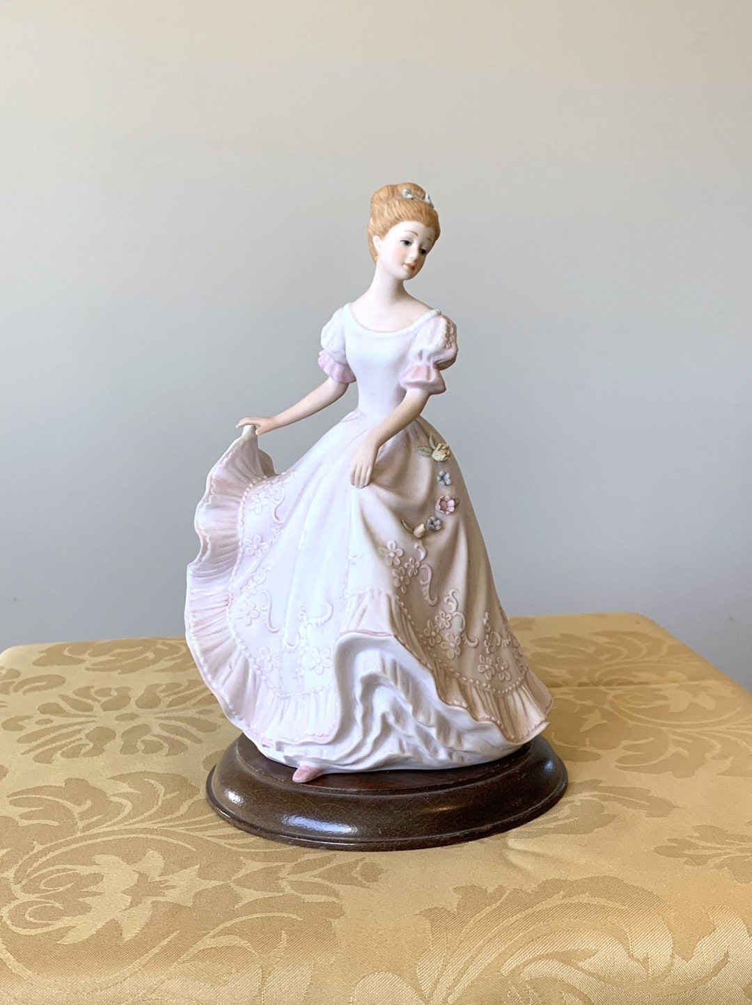 Homco Porcelain Lady Caroline Figurine With Wood Stand 1993 - Etsy