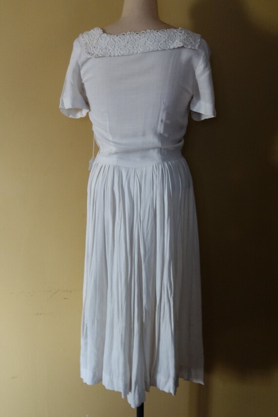 Small 1950s Vintage White Eyelet Lace Rayon Day Dress… - Gem