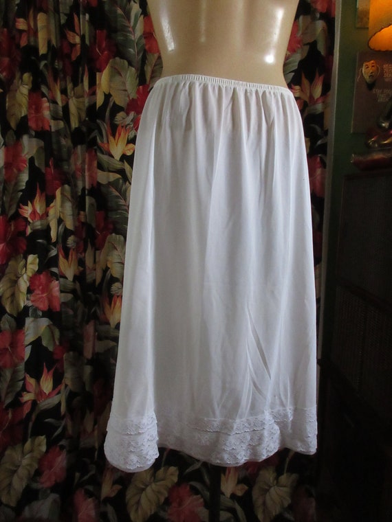1970s Simple Lace Trimmed White Nylon Half Slip a Fas… - Gem