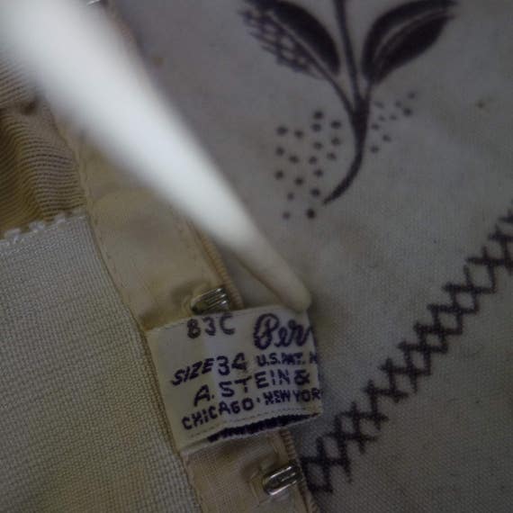 Medium 34 Bust 1950s Vintage Perma Lift Embroidered W… - Gem