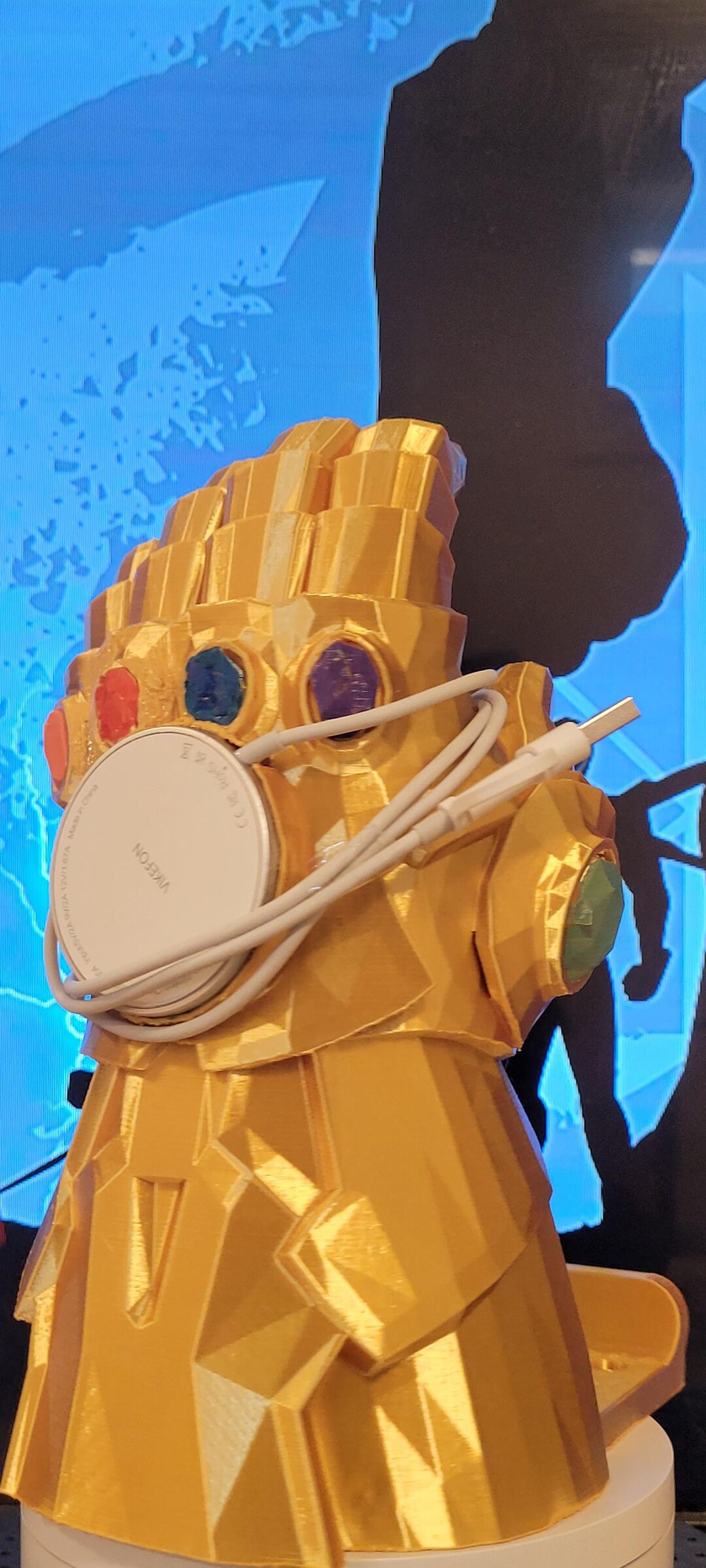 Infinity War Thanos Gauntlet Magsafe Wireless Charging Station & Stand ...