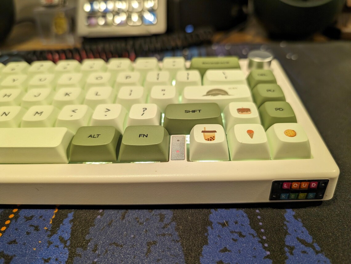 Matcha Themed Tri Mode Wireless Wired 65% Mechanical Keyboard - Smooth ...