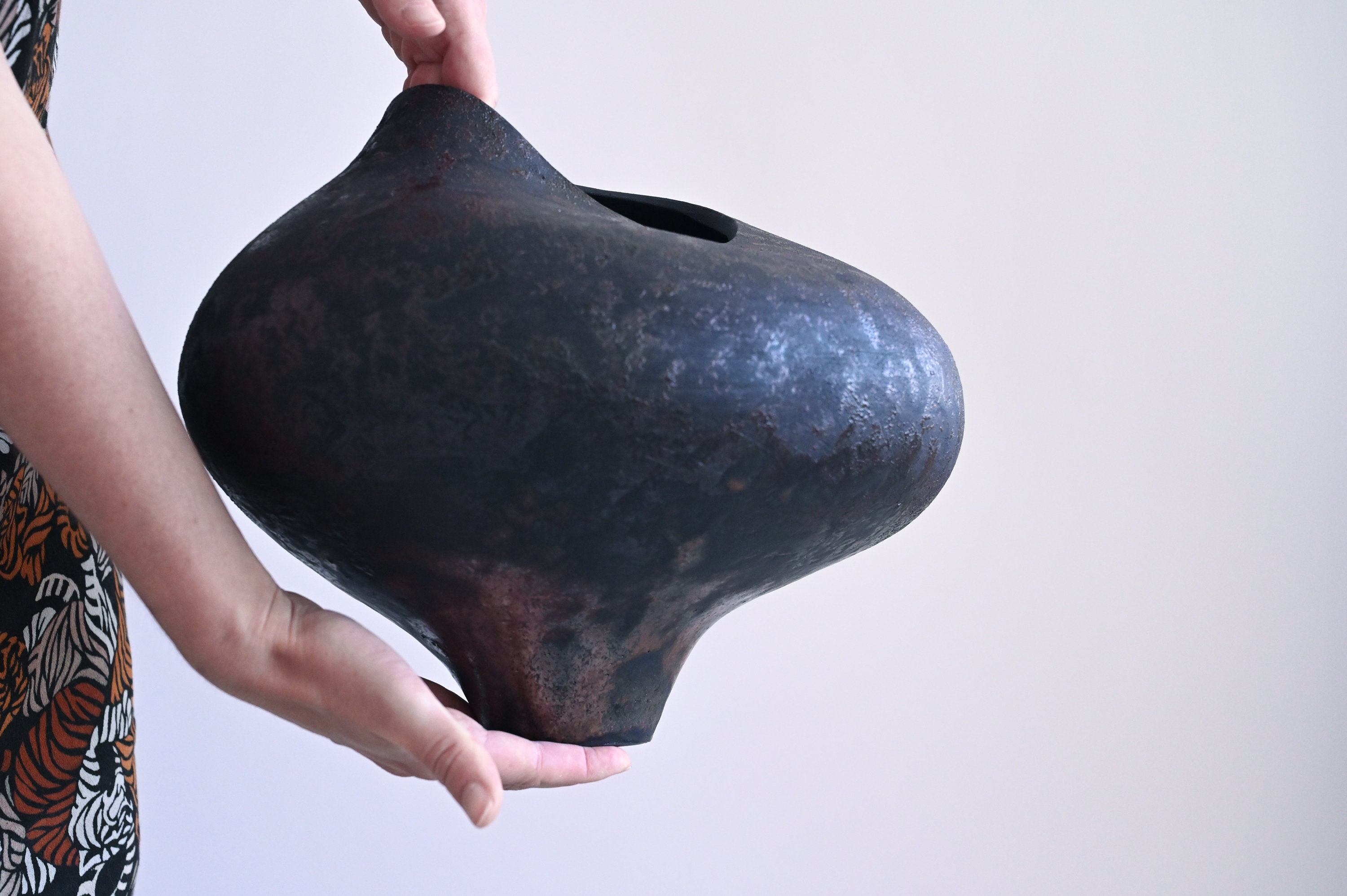 Black Rusty Ceramic Vase Minimalist Modern Decor Handmade Ceramic Vase ...
